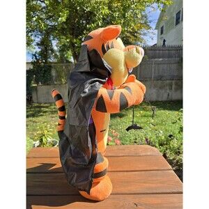 Disney | Holiday | Disney Winnie The Pooh 26 Vampire Tigger Halloween ...